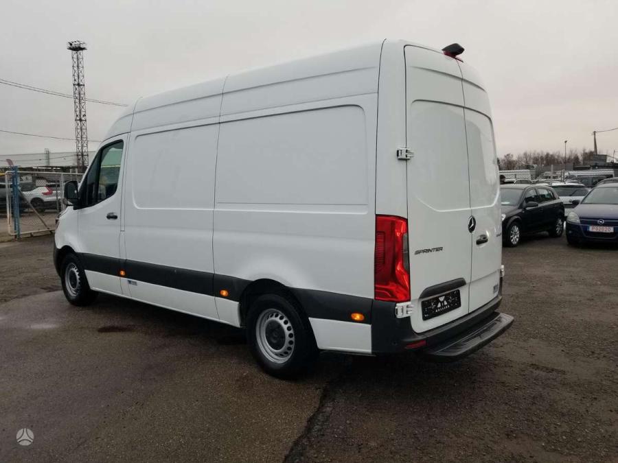 White Mercedes-Benz Sprinter 2019 in Kaunas, with an engine capacity of 2.14 L and mileage of 230 thousand km for 19950 €, photo 5 on AUTOMOTO.COM.LV