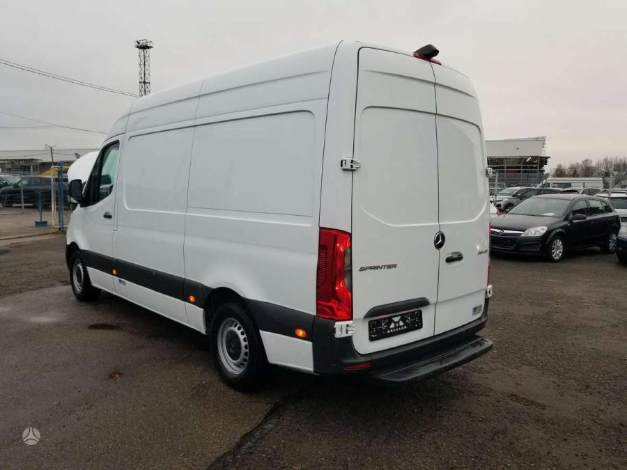 White Mercedes-Benz Sprinter 2019 in Kaunas, with an engine capacity of 2.14 L and mileage of 230 thousand km for 19950 €, photo 6 on AUTOMOTO.COM.LV