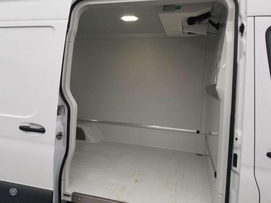 White Mercedes-Benz Sprinter 2019 in Kaunas, with an engine capacity of 2.14 L and mileage of 230 thousand km for 19950 €, photo 21 on AUTOMOTO.COM.LV