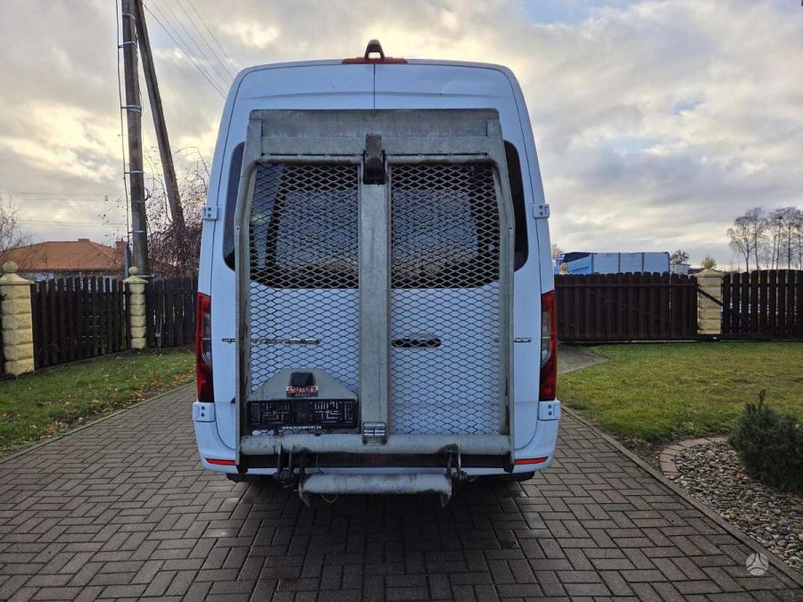 White Mercedes-Benz Sprinter 2019 in Kaunas, with an engine capacity of 2.20 L and mileage of 290 thousand km for 20500 €, photo 6 on AUTOMOTO.COM.LV
