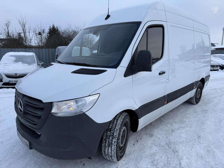 White Mercedes-Benz Sprinter 2019 in Taurage, with an engine capacity of 2.14 L and mileage of 289 thousand km for 13500 €, photo 1 on AUTOMOTO.COM.LV