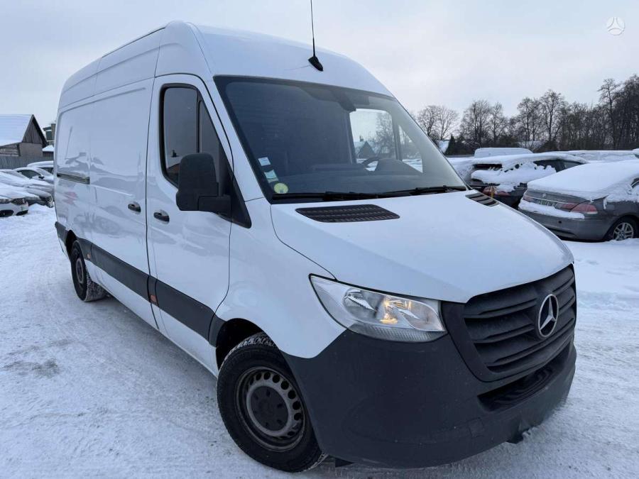 White Mercedes-Benz Sprinter 2019 in Taurage, with an engine capacity of 2.14 L and mileage of 289 thousand km for 13500 €, photo 2 on AUTOMOTO.COM.LV