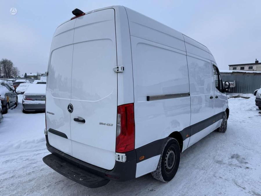 White Mercedes-Benz Sprinter 2019 in Taurage, with an engine capacity of 2.14 L and mileage of 289 thousand km for 13500 €, photo 3 on AUTOMOTO.COM.LV
