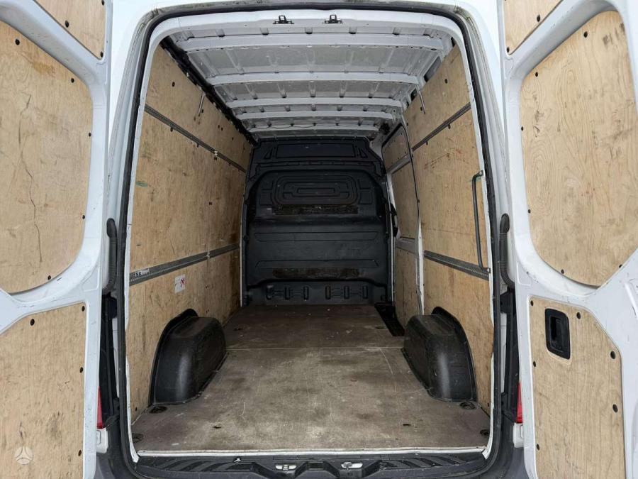 White Mercedes-Benz Sprinter 2019 in Taurage, with an engine capacity of 2.14 L and mileage of 289 thousand km for 13500 €, photo 5 on AUTOMOTO.COM.LV