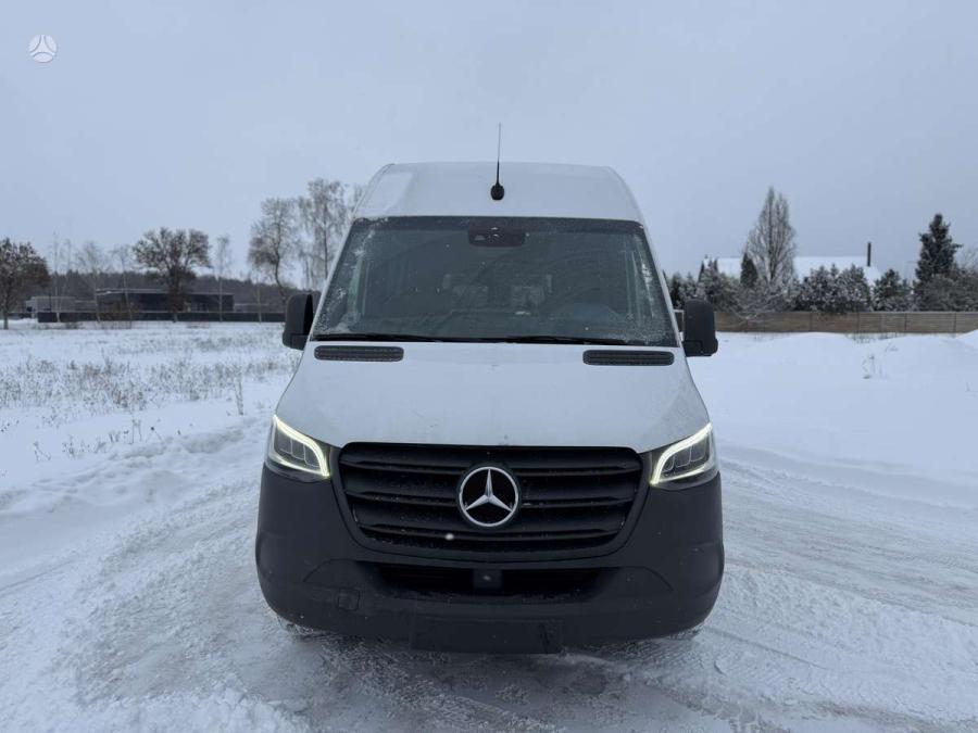 White Mercedes-Benz Sprinter 2019 in Kaunas, with an engine capacity of 2.14 L and mileage of 600 thousand km for 16900 €, photo 1 on AUTOMOTO.COM.LV
