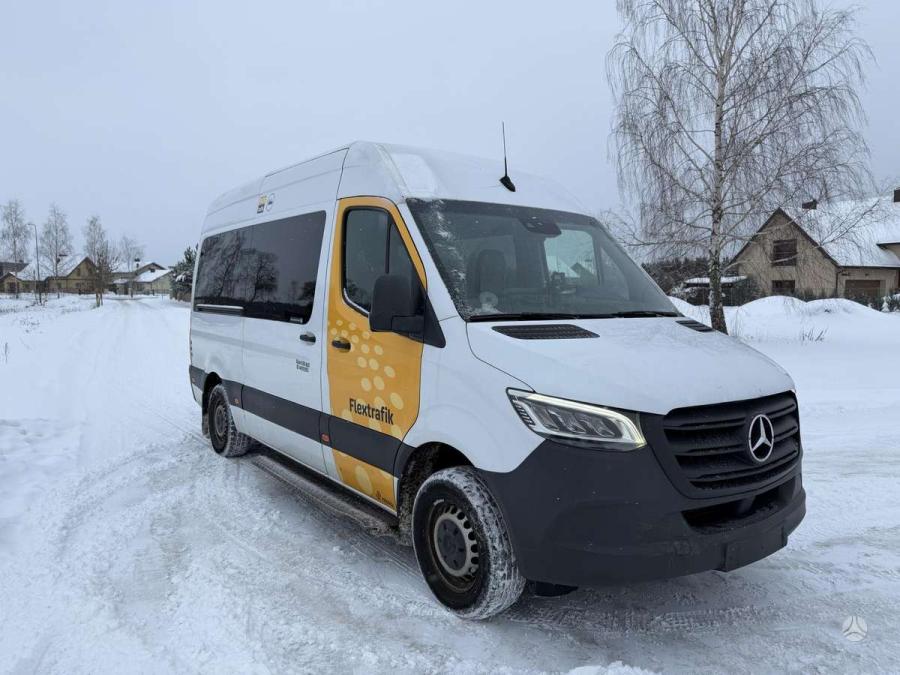 White Mercedes-Benz Sprinter 2019 in Kaunas, with an engine capacity of 2.14 L and mileage of 600 thousand km for 16900 €, photo 3 on AUTOMOTO.COM.LV