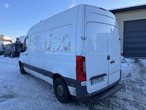 White Mercedes-Benz Sprinter 2019 in Marijampole, with an engine capacity of 2.14 L and mileage of 296 thousand km for 9500 €, photo 3 on AUTOMOTO.COM.LV