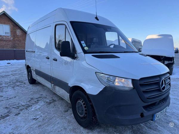 White Mercedes-Benz Sprinter 2019 in Marijampole, with an engine capacity of 2.14 L and mileage of 296 thousand km for 9500 €, photo 5 on AUTOMOTO.COM.LV