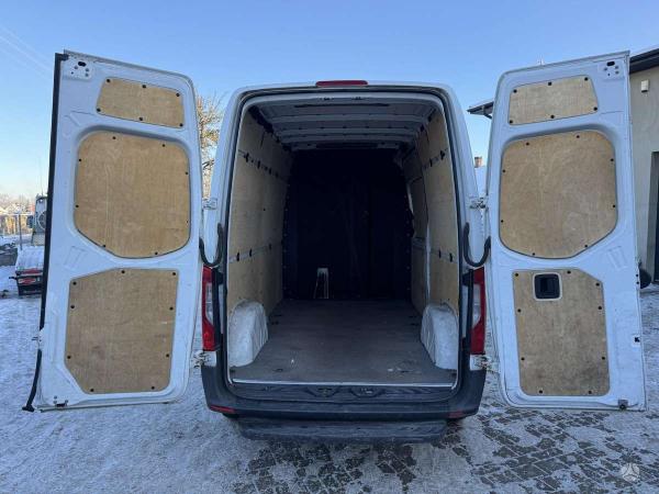 White Mercedes-Benz Sprinter 2019 in Marijampole, with an engine capacity of 2.14 L and mileage of 296 thousand km for 9500 €, photo 11 on AUTOMOTO.COM.LV