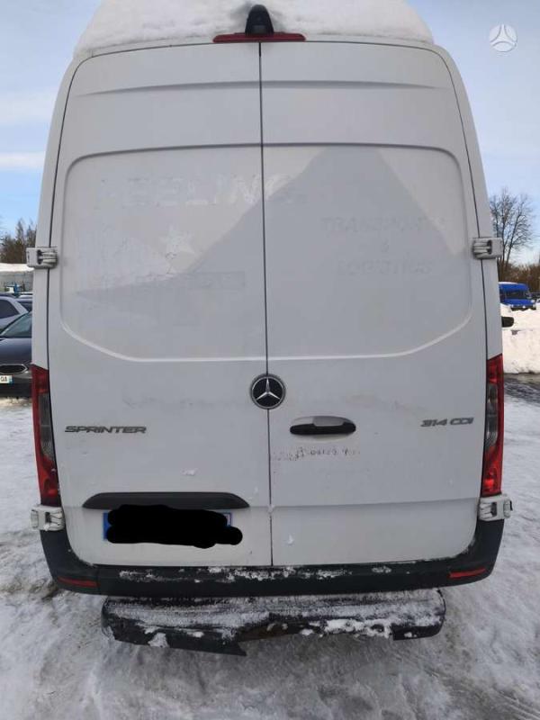 White Mercedes-Benz Sprinter 2019 in Taurage, with an engine capacity of 2.20 L and mileage of 630 thousand km for 9500 €, photo 4 on AUTOMOTO.COM.LV