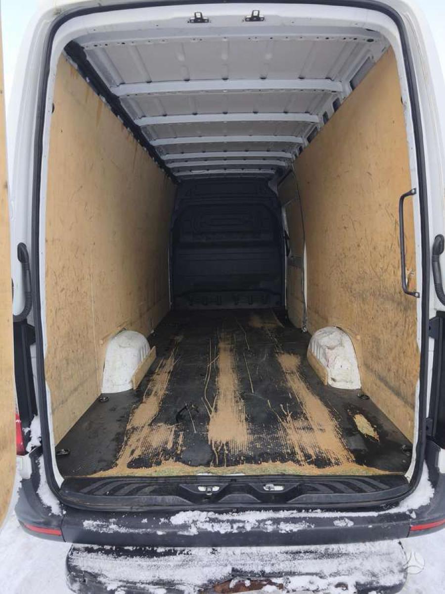 White Mercedes-Benz Sprinter 2019 in Taurage, with an engine capacity of 2.20 L and mileage of 630 thousand km for 9500 €, photo 5 on AUTOMOTO.COM.LV