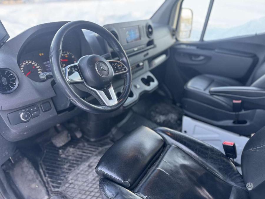 White Mercedes-Benz Sprinter 2019 in Klaipeda, with an engine capacity of 2.14 L and mileage of 600 thousand km for 16200 €, photo 5 on AUTOMOTO.COM.LV