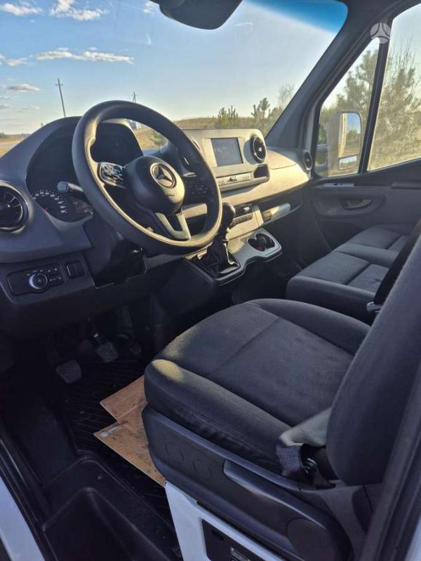 White Mercedes-Benz Sprinter 2019 in Vilnius, with an engine capacity of 3.00 L and mileage of 619 thousand km for 19300 €, photo 6 on AUTOMOTO.COM.LV
