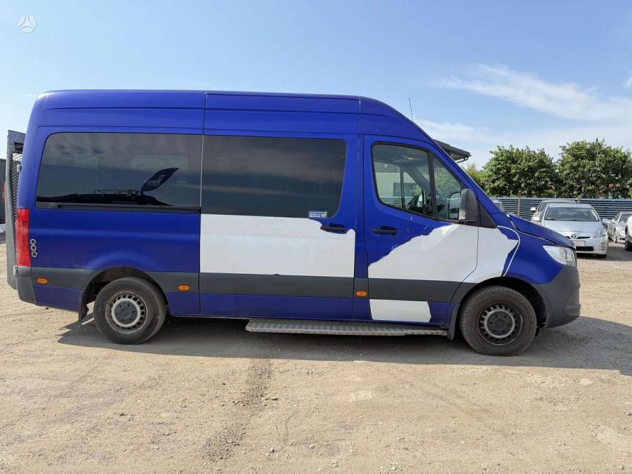 White Mercedes-Benz Sprinter 2019 in Kaunas, with an engine capacity of 2.14 L and mileage of 550 thousand km for 14500 €, photo 5 on AUTOMOTO.COM.LV