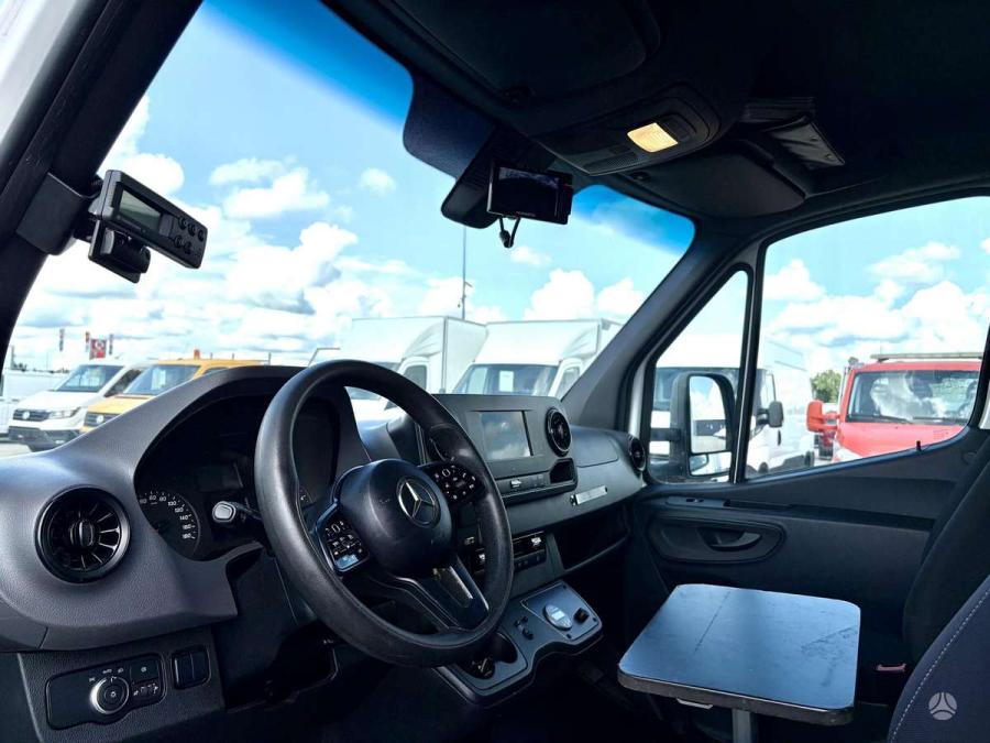 White Mercedes-Benz Sprinter 2019 in Vilnius, with an engine capacity of 2.14 L and mileage of 203 thousand km for 17900 €, photo 13 on AUTOMOTO.COM.LV