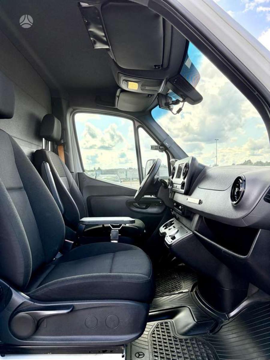 White Mercedes-Benz Sprinter 2019 in Vilnius, with an engine capacity of 2.14 L and mileage of 203 thousand km for 17900 €, photo 15 on AUTOMOTO.COM.LV