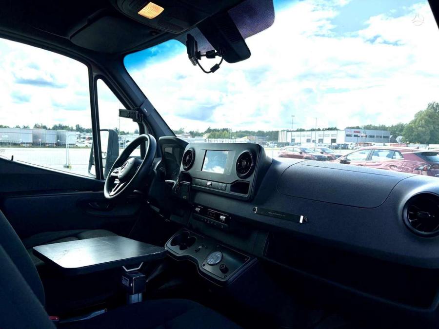 White Mercedes-Benz Sprinter 2019 in Vilnius, with an engine capacity of 2.14 L and mileage of 203 thousand km for 17900 €, photo 16 on AUTOMOTO.COM.LV