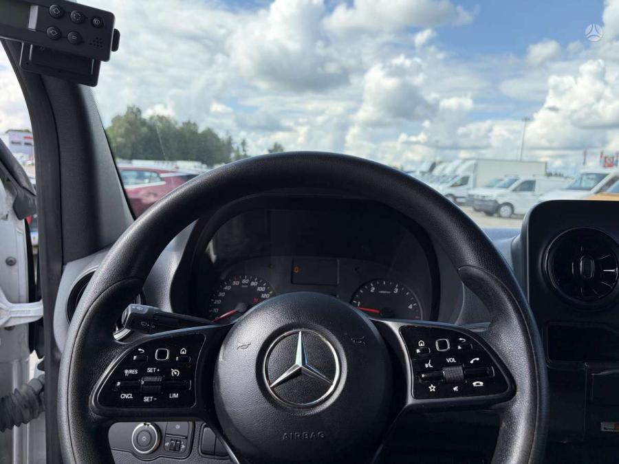 White Mercedes-Benz Sprinter 2019 in Vilnius, with an engine capacity of 2.14 L and mileage of 203 thousand km for 17900 €, photo 20 on AUTOMOTO.COM.LV