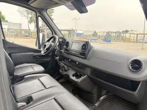 White Mercedes-Benz Sprinter 2019 in Vilnius, with an engine capacity of 2.14 L and mileage of 193 thousand km for 19850 €, photo 18 on AUTOMOTO.COM.LV