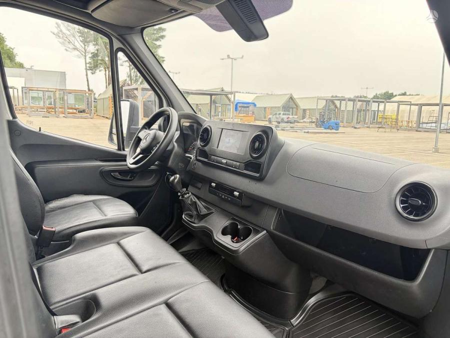 White Mercedes-Benz Sprinter 2019 in Vilnius, with an engine capacity of 2.14 L and mileage of 193 thousand km for 19850 €, photo 18 on AUTOMOTO.COM.LV