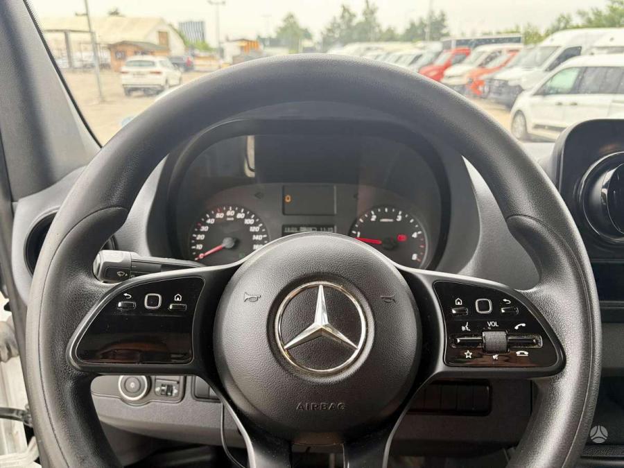 White Mercedes-Benz Sprinter 2019 in Vilnius, with an engine capacity of 2.14 L and mileage of 193 thousand km for 19850 €, photo 22 on AUTOMOTO.COM.LV