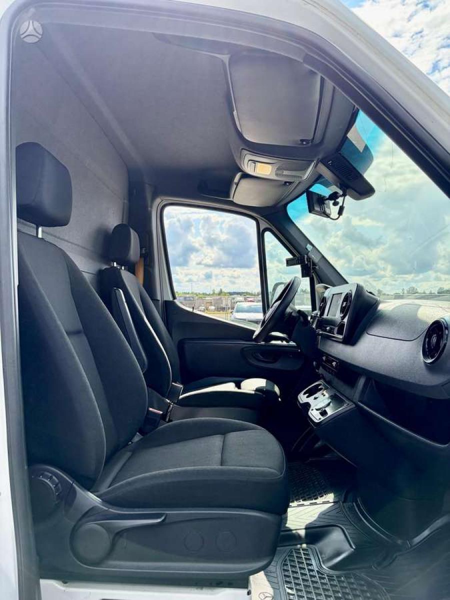 White Mercedes-Benz Sprinter 2019 in Vilnius, with an engine capacity of 2.14 L and mileage of 143 thousand km for 17900 €, photo 17 on AUTOMOTO.COM.LV