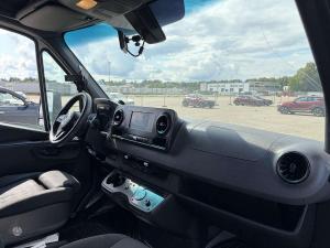 White Mercedes-Benz Sprinter 2019 in Vilnius, with an engine capacity of 2.14 L and mileage of 143 thousand km for 17900 €, photo 18 on AUTOMOTO.COM.LV