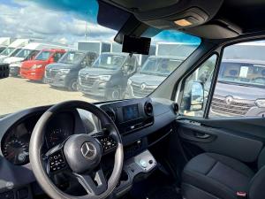 White Mercedes-Benz Sprinter 2019 in Vilnius, with an engine capacity of 2.14 L and mileage of 143 thousand km for 17900 €, photo 19 on AUTOMOTO.COM.LV