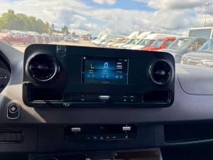 White Mercedes-Benz Sprinter 2019 in Vilnius, with an engine capacity of 2.14 L and mileage of 143 thousand km for 17900 €, photo 20 on AUTOMOTO.COM.LV