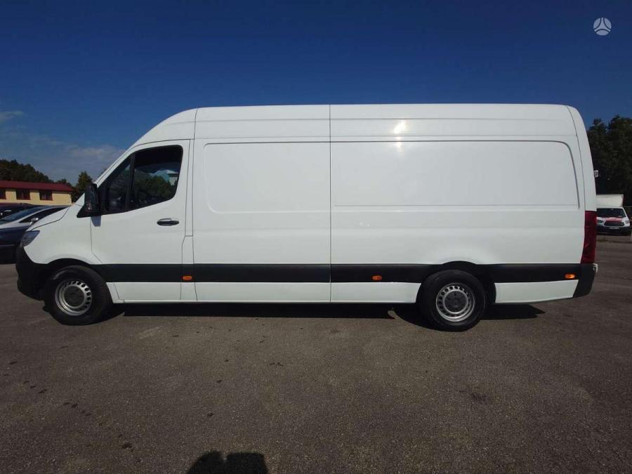 White Mercedes-Benz Sprinter 2019 in Taurage, with an engine capacity of 2.14 L and mileage of 280 thousand km for 13915 €, photo 7 on AUTOMOTO.COM.LV
