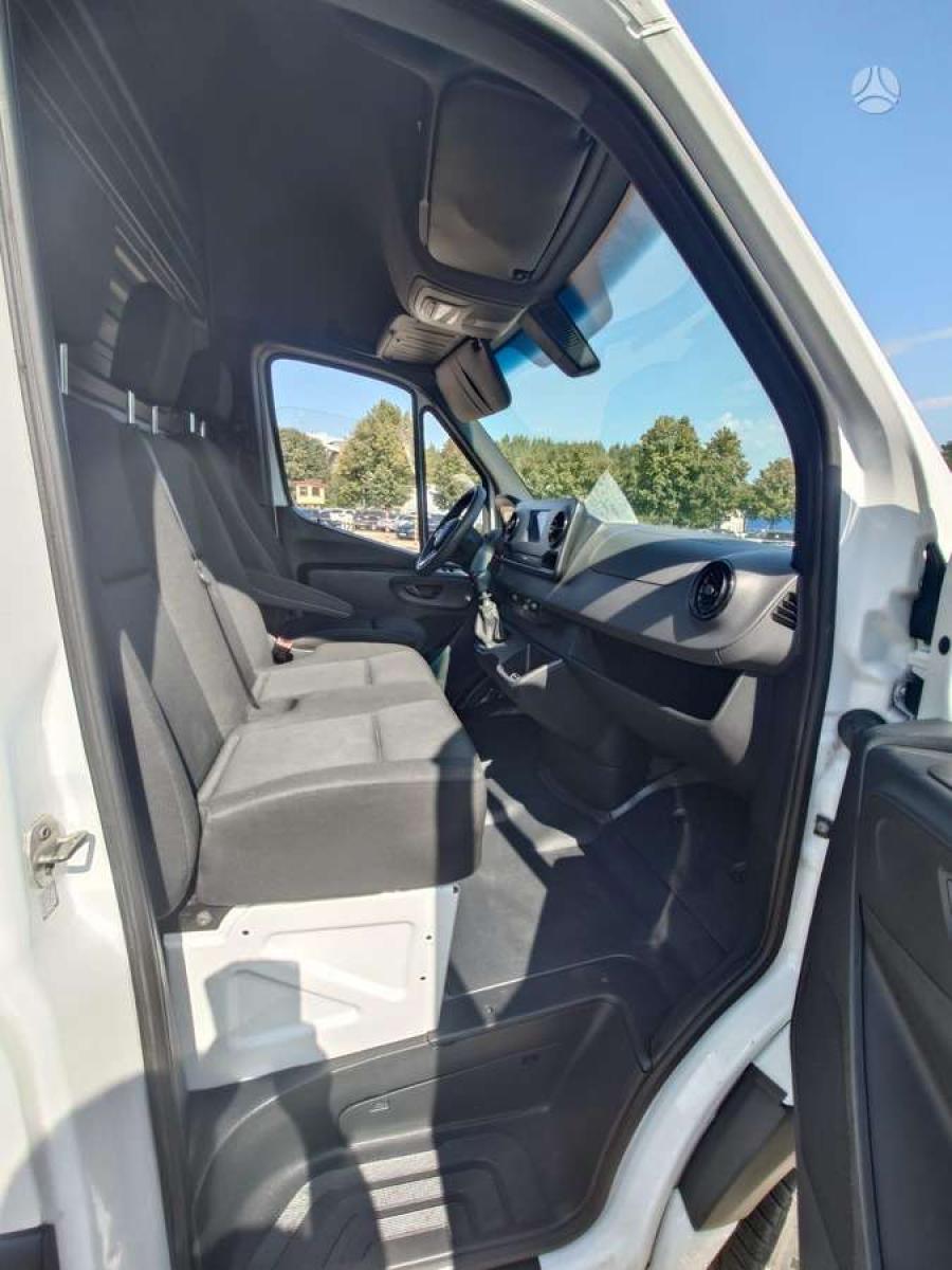 White Mercedes-Benz Sprinter 2019 in Taurage, with an engine capacity of 2.14 L and mileage of 280 thousand km for 13915 €, photo 12 on AUTOMOTO.COM.LV