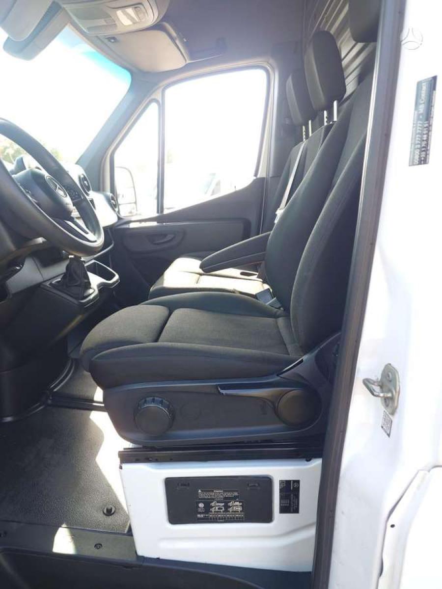 White Mercedes-Benz Sprinter 2019 in Taurage, with an engine capacity of 2.14 L and mileage of 280 thousand km for 13915 €, photo 13 on AUTOMOTO.COM.LV