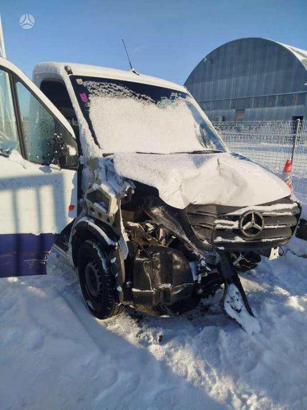 White Mercedes-Benz Sprinter 2020 in Kaunas, with an engine capacity of 2.15 L and mileage of 147 thousand km for 5750 €, photo 3 on AUTOMOTO.COM.LV