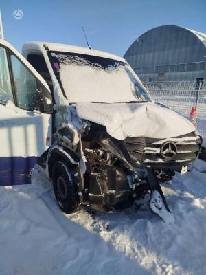 White Mercedes-Benz Sprinter 2020 in Kaunas, with an engine capacity of 2.15 L and mileage of 147 thousand km for 5750 €, photo 3 on AUTOMOTO.COM.LV