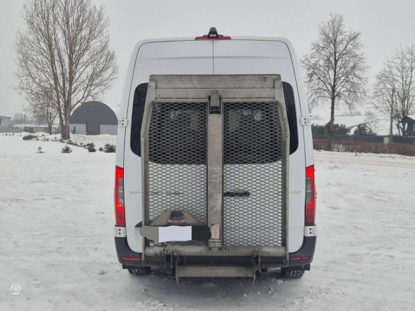 White Mercedes-Benz Sprinter 2020 in Taurage, with an engine capacity of 2.14 L and mileage of 280 thousand km for 17900 €, photo 6 on AUTOMOTO.COM.LV