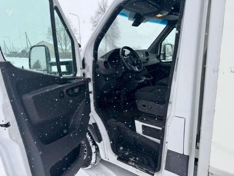 White Mercedes-Benz Sprinter 2020 in Taurage, with an engine capacity of 2.99 L and mileage of 411 thousand km for 15800 €, photo 12 on AUTOMOTO.COM.LV