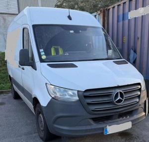 White Mercedes-Benz Sprinter 2020 in Panevezys, with an engine capacity of 2.14 L and mileage of 300 thousand km for 11800 €, photo 5 on AUTOMOTO.COM.LV
