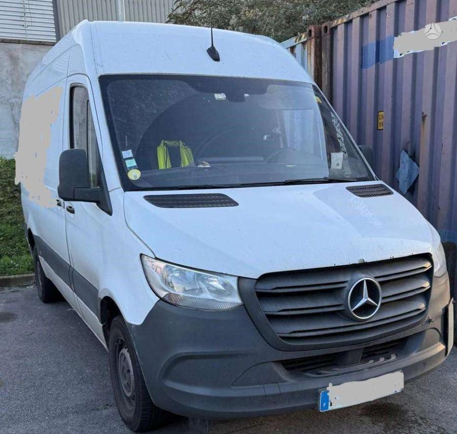 White Mercedes-Benz Sprinter 2020 in Panevezys, with an engine capacity of 2.14 L and mileage of 300 thousand km for 11800 €, photo 5 on AUTOMOTO.COM.LV