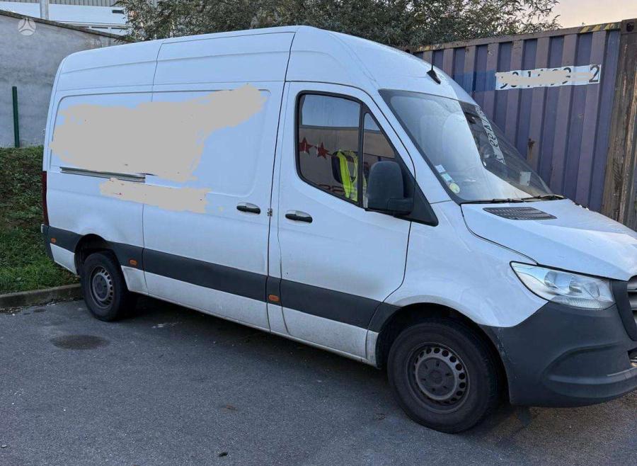 White Mercedes-Benz Sprinter 2020 in Panevezys, with an engine capacity of 2.14 L and mileage of 300 thousand km for 11800 €, photo 6 on AUTOMOTO.COM.LV