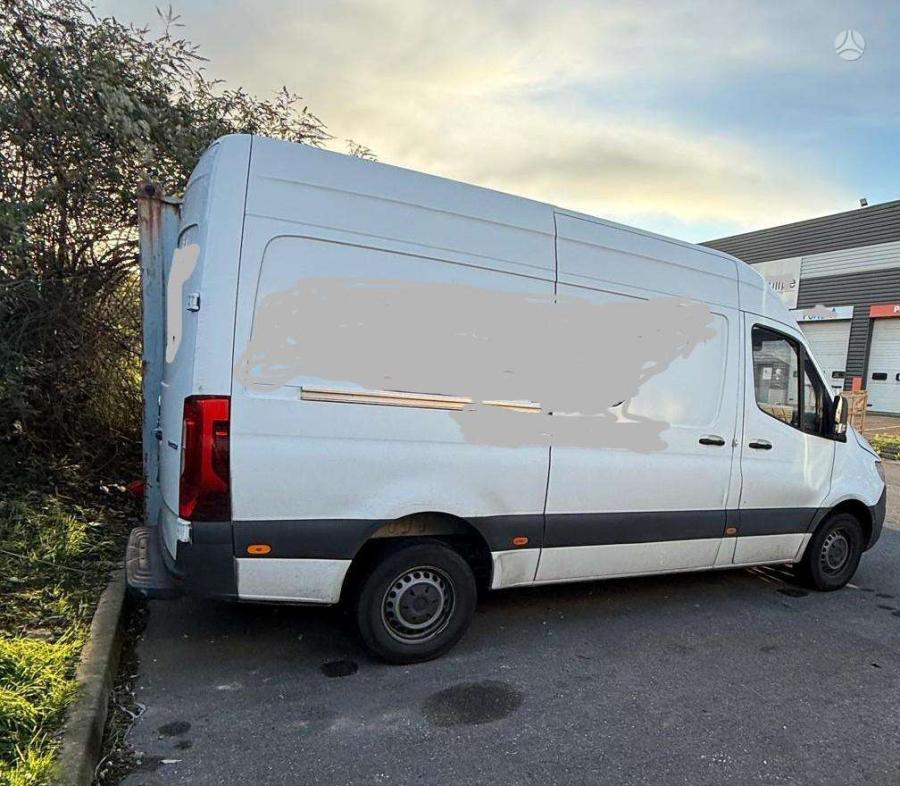 White Mercedes-Benz Sprinter 2020 in Panevezys, with an engine capacity of 2.14 L and mileage of 300 thousand km for 11800 €, photo 10 on AUTOMOTO.COM.LV