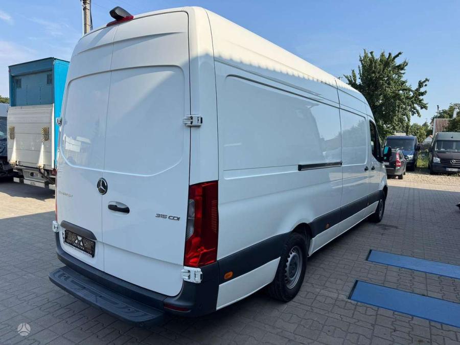 Balts Mercedes-Benz Sprinter 2020 Marijampole, ar dzinēja tilpumu 1.95 L un nobraukumu 193 tūkst. km par 17500 €, foto 6 vietnē AUTOMOTO.COM.LV