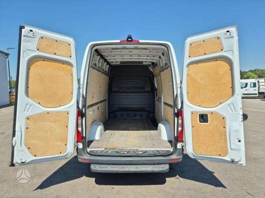 White Mercedes-Benz Sprinter 2020 in Vilnius, with an engine capacity of 2.14 L and mileage of 206 thousand km for 8650 €, photo 17 on AUTOMOTO.COM.LV
