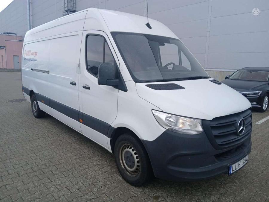 White Mercedes-Benz Sprinter 2020 in Vilnius, with an engine capacity of 2.14 L and mileage of 311 thousand km for 14036 €, photo 1 on AUTOMOTO.COM.LV