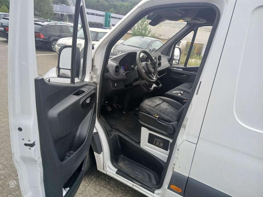 White Mercedes-Benz Sprinter 2020 in Vilnius, with an engine capacity of 2.14 L and mileage of 311 thousand km for 14036 €, photo 8 on AUTOMOTO.COM.LV