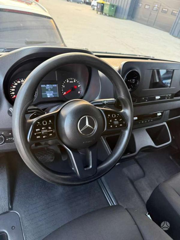 White Mercedes-Benz Sprinter 2020 in Kaunas, with an engine capacity of 2.20 L and mileage of 322 thousand km for 10950 €, photo 4 on AUTOMOTO.COM.LV