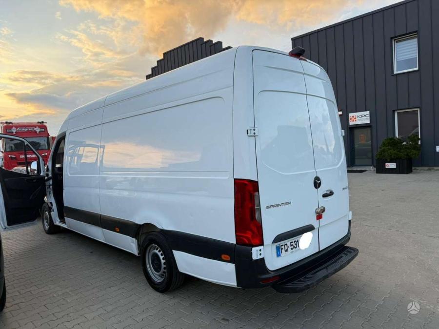 White Mercedes-Benz Sprinter 2020 in Kaunas, with an engine capacity of 2.20 L and mileage of 322 thousand km for 10950 €, photo 6 on AUTOMOTO.COM.LV