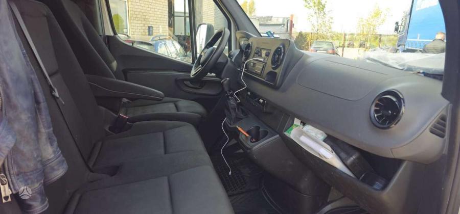 White Mercedes-Benz Sprinter 2020 in Telschi, with an engine capacity of 3.00 L and mileage of 690 thousand km for 21500 €, photo 7 on AUTOMOTO.COM.LV