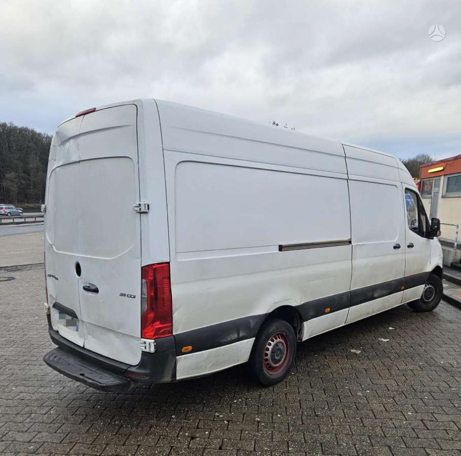 White Mercedes-Benz Sprinter 2021 in Jurbarkas, with an engine capacity of 2.00 L and mileage of 197 thousand km for 8500 €, photo 4 on AUTOMOTO.COM.LV
