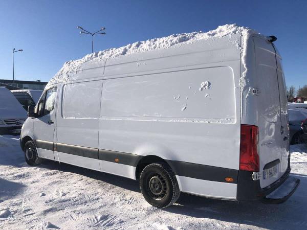 White Mercedes-Benz Sprinter 2021 in Klaipeda, with an engine capacity of 2.00 L and mileage of 274 thousand km for 13500 €, photo 5 on AUTOMOTO.COM.LV