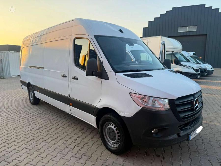 White Mercedes-Benz Sprinter 2021 in Kaunas, with an engine capacity of 2.00 L and mileage of 280 thousand km for 9800 €, photo 4 on AUTOMOTO.COM.LV